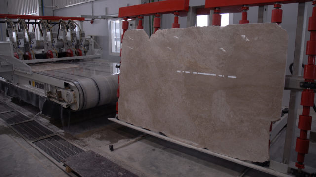 Semi-automatic slabs loader B401